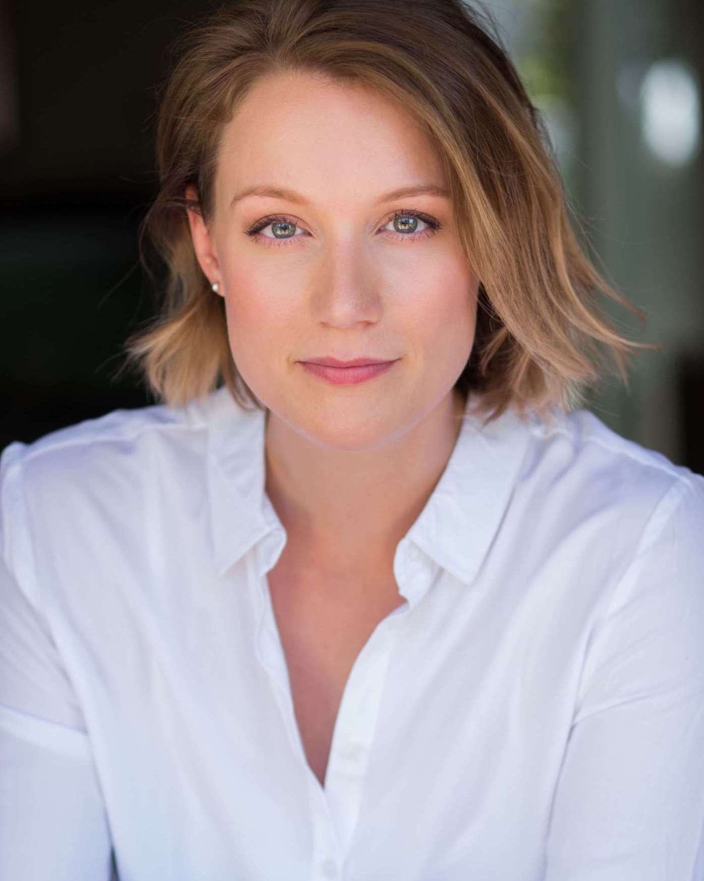 Voice Over Artists Female - Commercial & Corporate Narration ⋆ BMEG