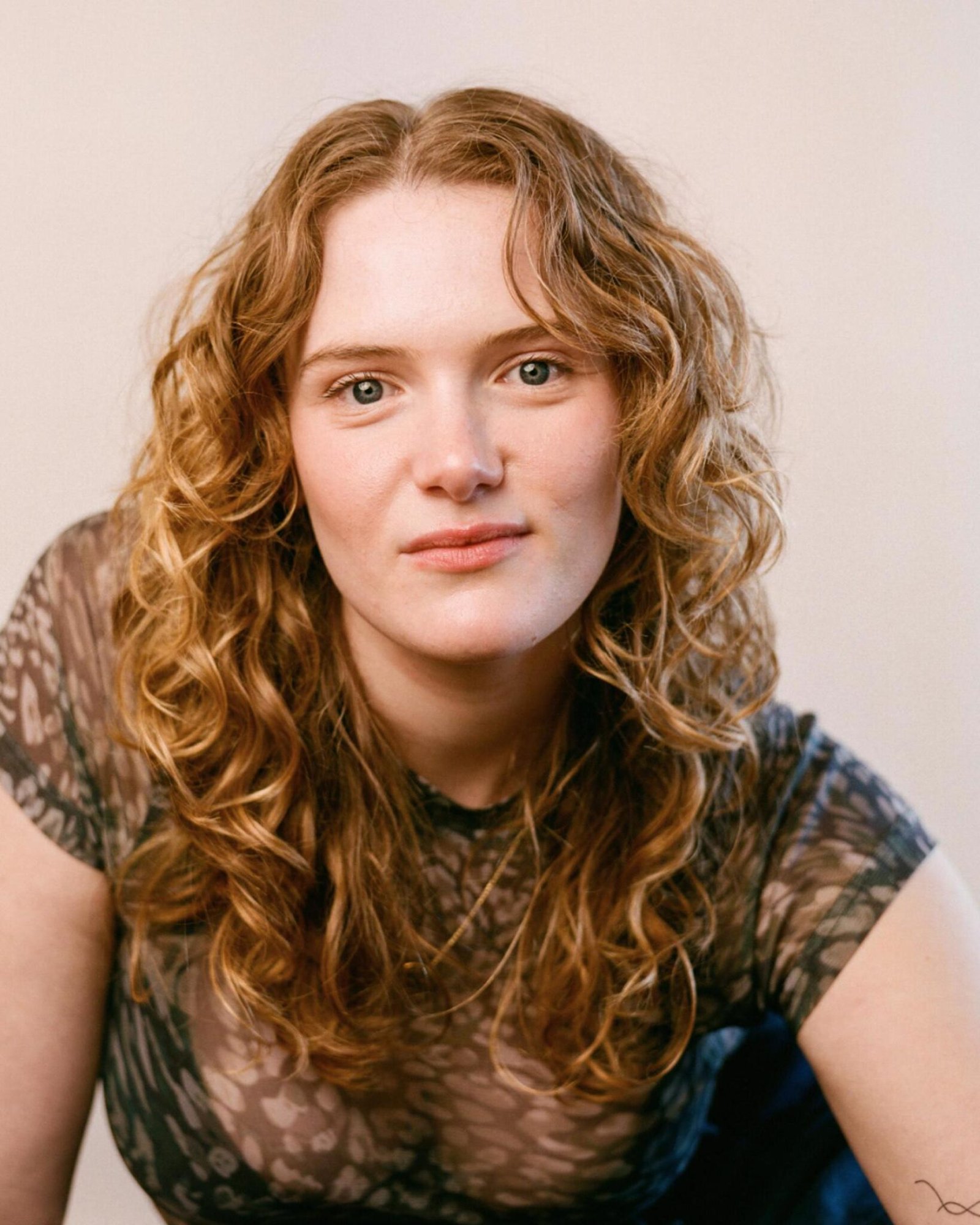 Voice Over Artists Female - Commercial & Corporate Narration ⋆ BMEG