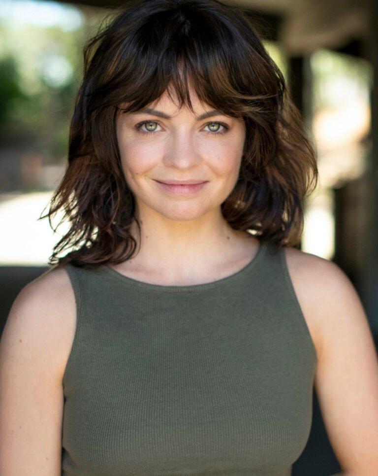 Voice Over Artists Female - Commercial & Corporate Narration ⋆ BMEG